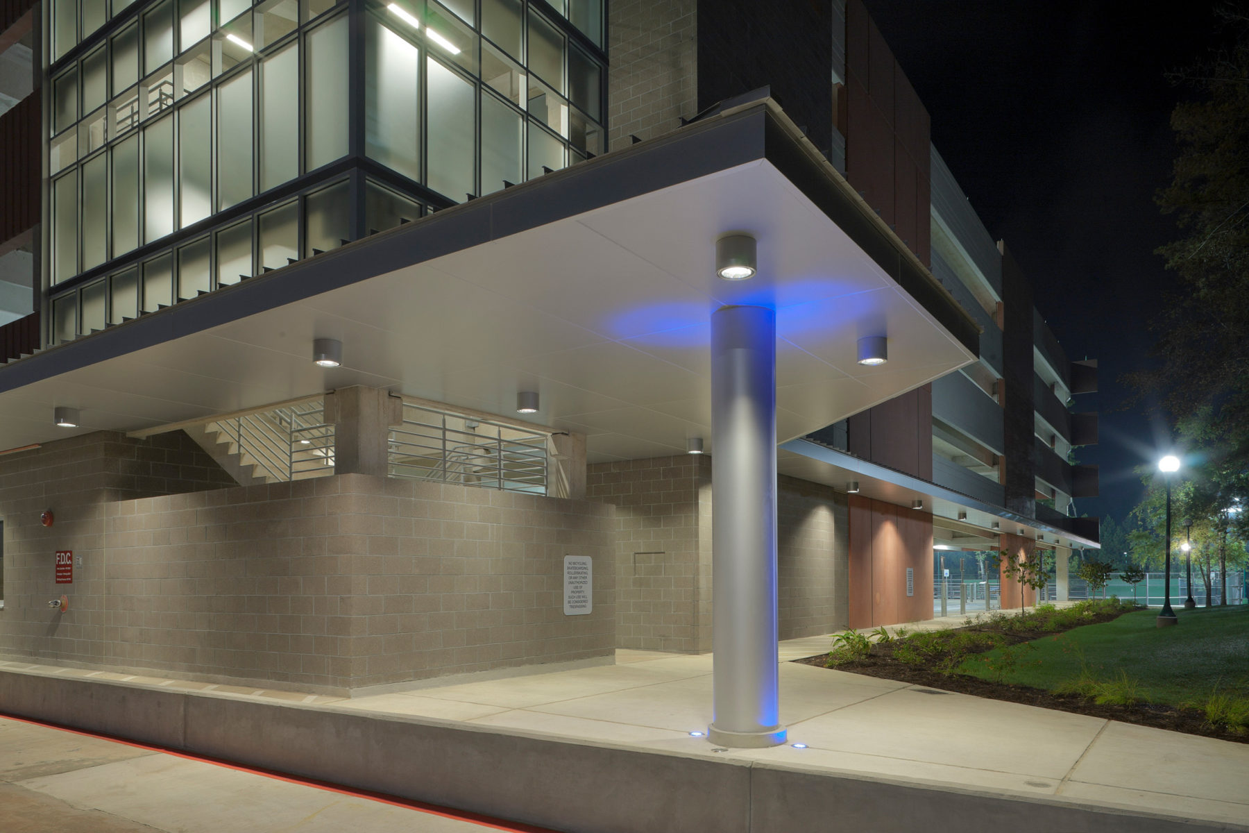 Montgomery Campus Parking Garage - HarrisonKornberg Architects